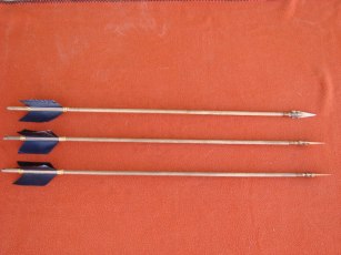 30 inch Arrow, Bone Tip, black Fletching