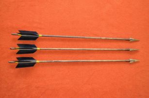 25 inch Arrow, Bone Tip, black Fletching