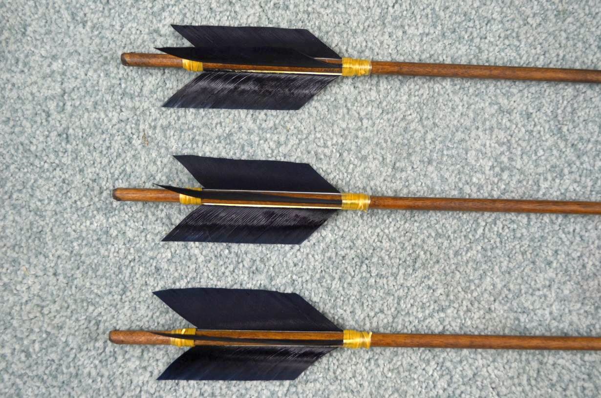 25 inch Arrow, Bone Tip, black Fletching