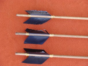 30 inch Arrow, Bone Tip, black Fletching